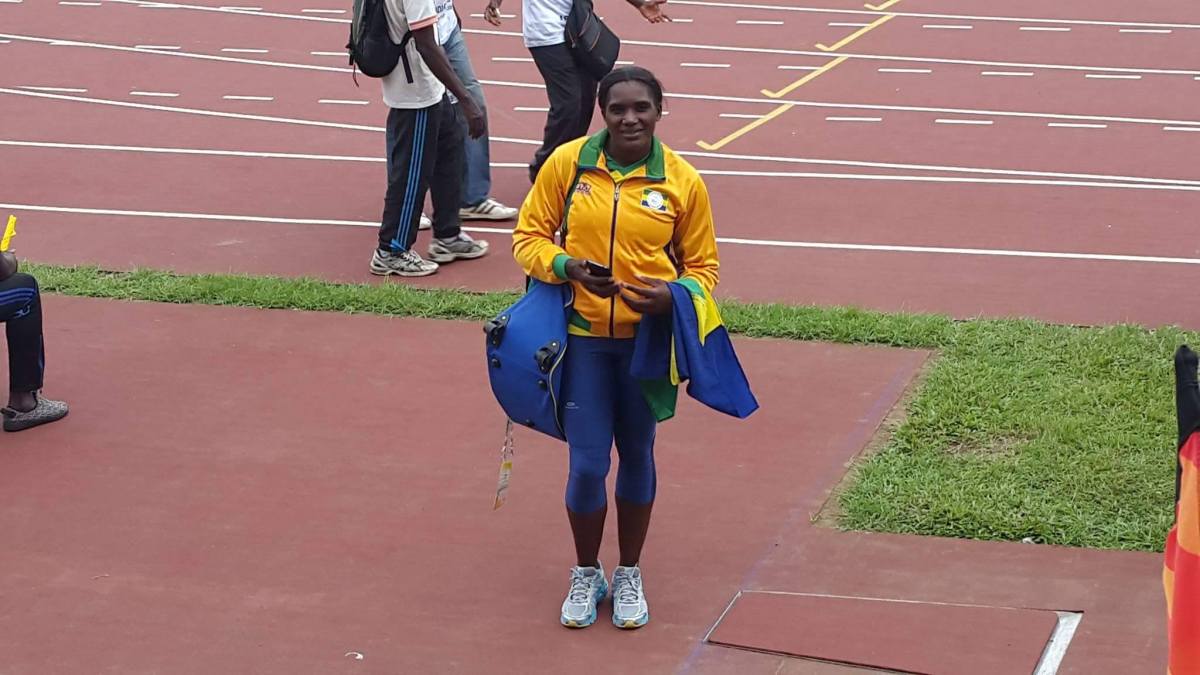 Carine Bacchetta Mekam du Dynamic Aulnay Club 5e au poids lors des jeux ...